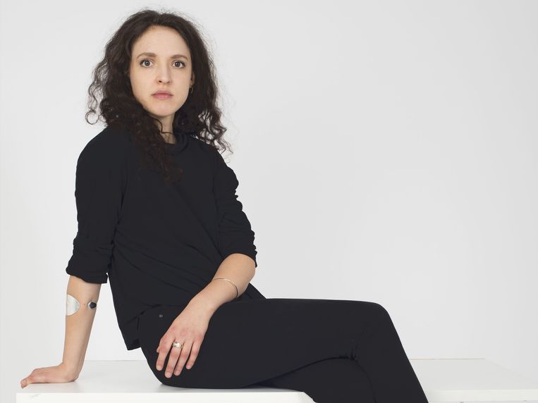 Debutante Isabella Hammad duikt met veel succes in het leven van haar ...