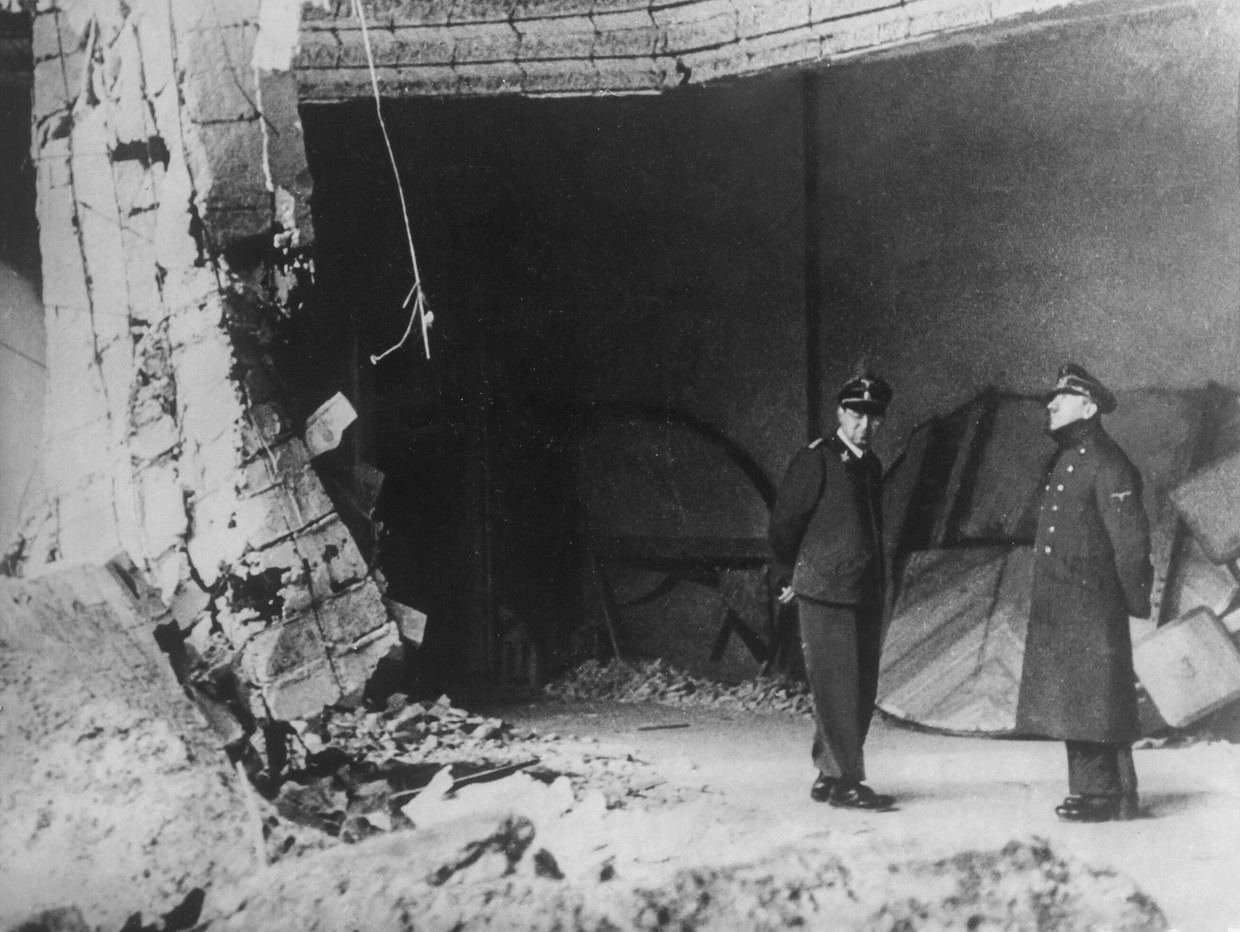 Beeldbiografie toont de ondergang van Adolf Hitler heel gewoon foto ...