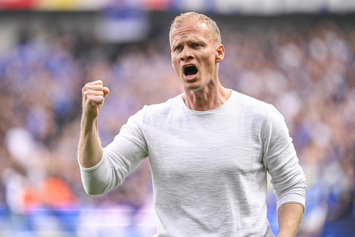 Trainers over de titelstrijd: ‘Ik vraag mijn spelers ook om te genieten. De sfeer zal ...