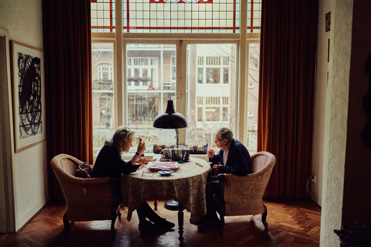Deborah Wolf, de weduwe van Remco Campert: ‘Ik mis hem niet, ik mis ons’