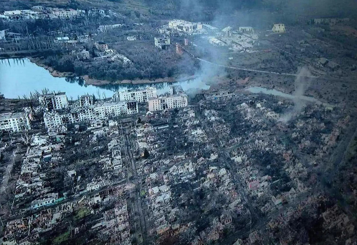 Een massagraf, een wijnopslag en het wreedste slagveld van de oorlog in ...