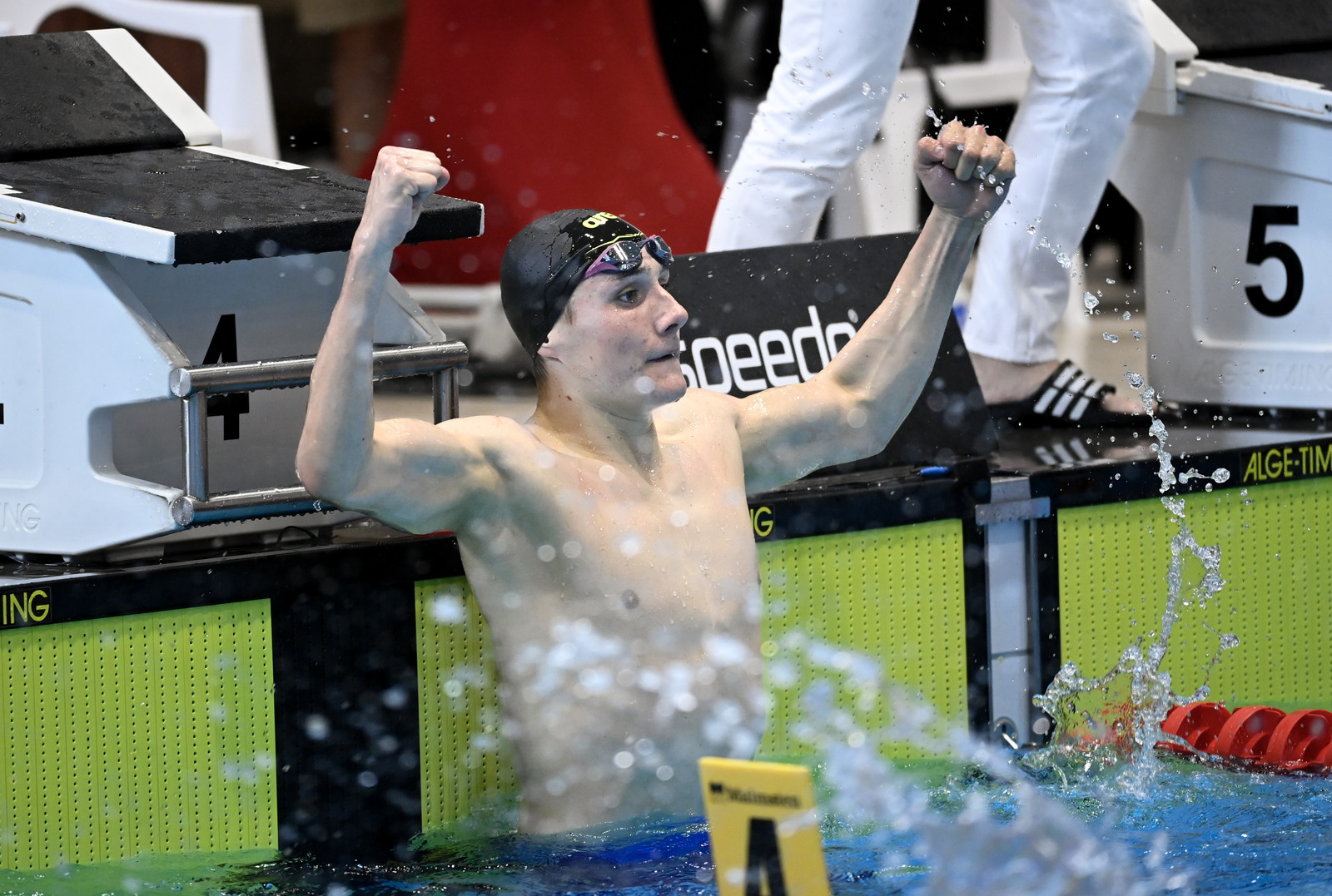 Schoenmaat 49, 1m94 en volmaakte techniek: het nieuwe Belgische ...