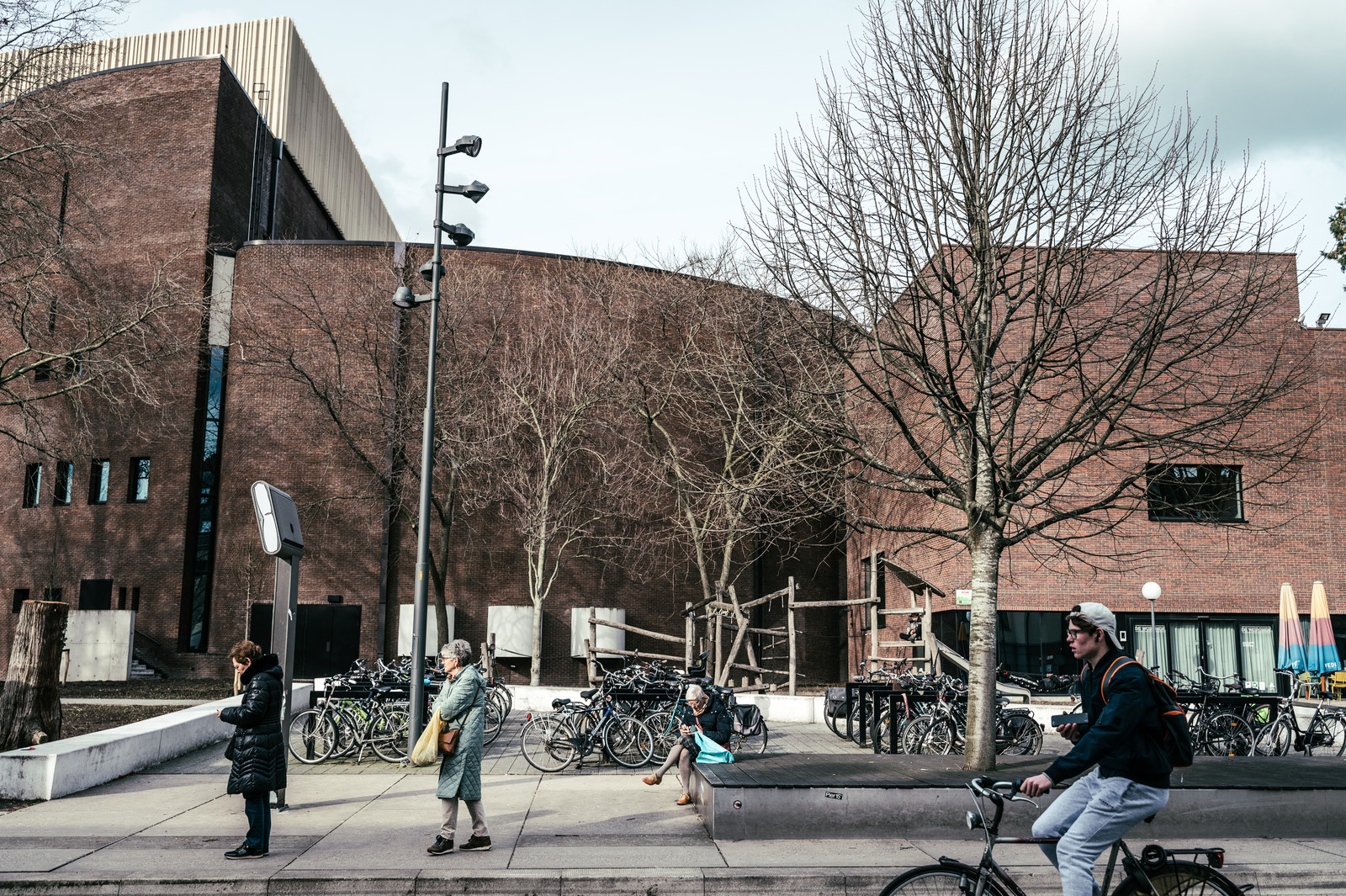 Kempische cultuurtempel de Warande: te groot voor Turnhout, te klein ...