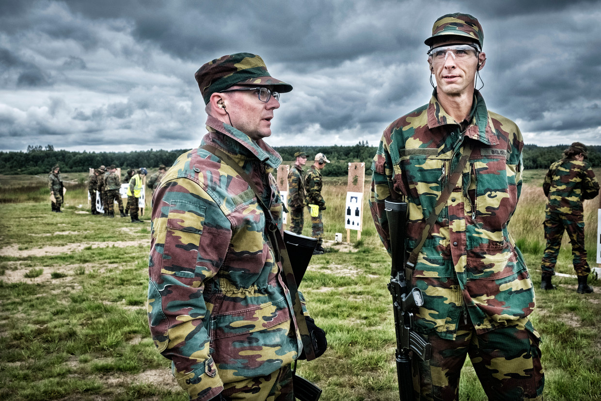 De vuurdoop van Holslag en Pohlmann in het leger: "Als reservist kom je ...