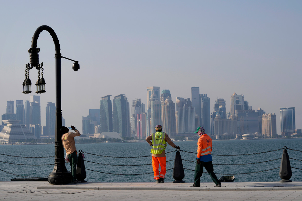 Arbeidsmigranten in Qatar: ‘We krijgen 0,40 cent per uur’ | De Morgen