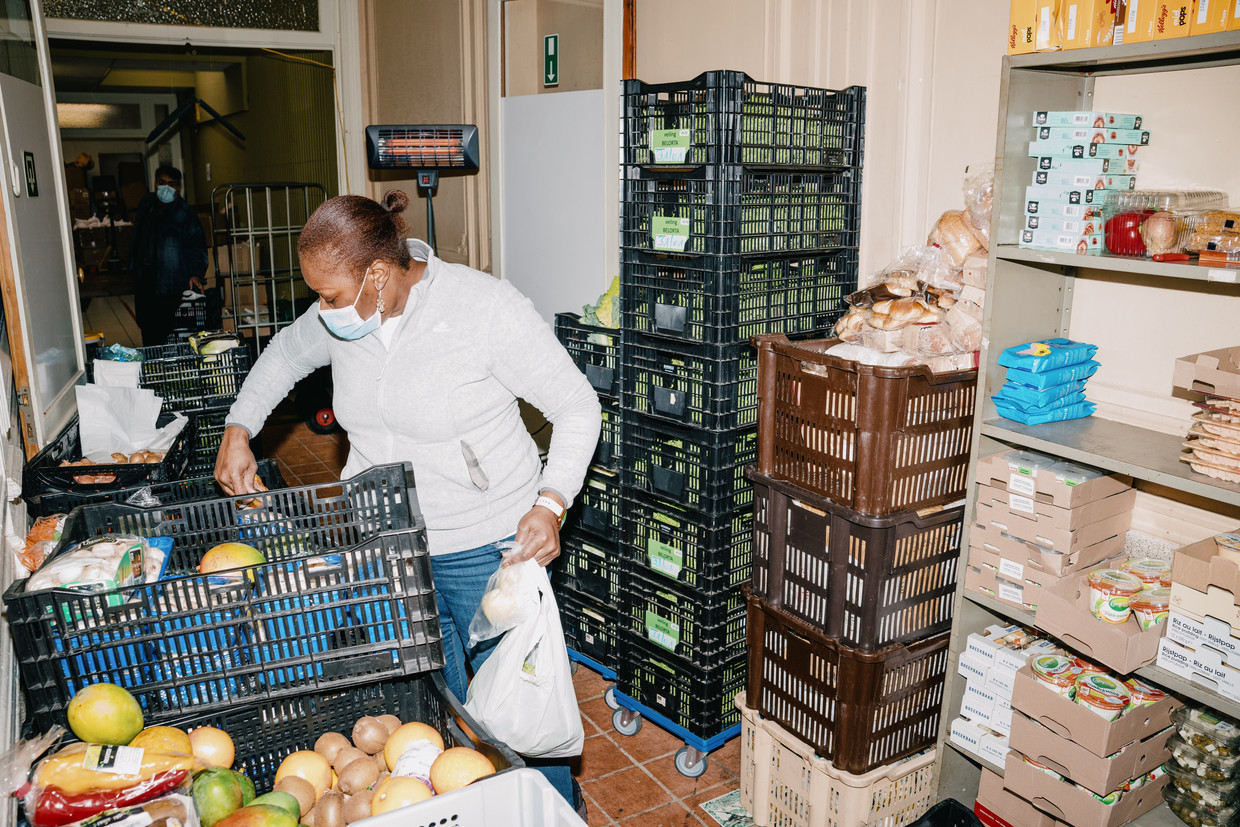 Het sociaal beleid van deze regeringen lijkt wel de processie van ...