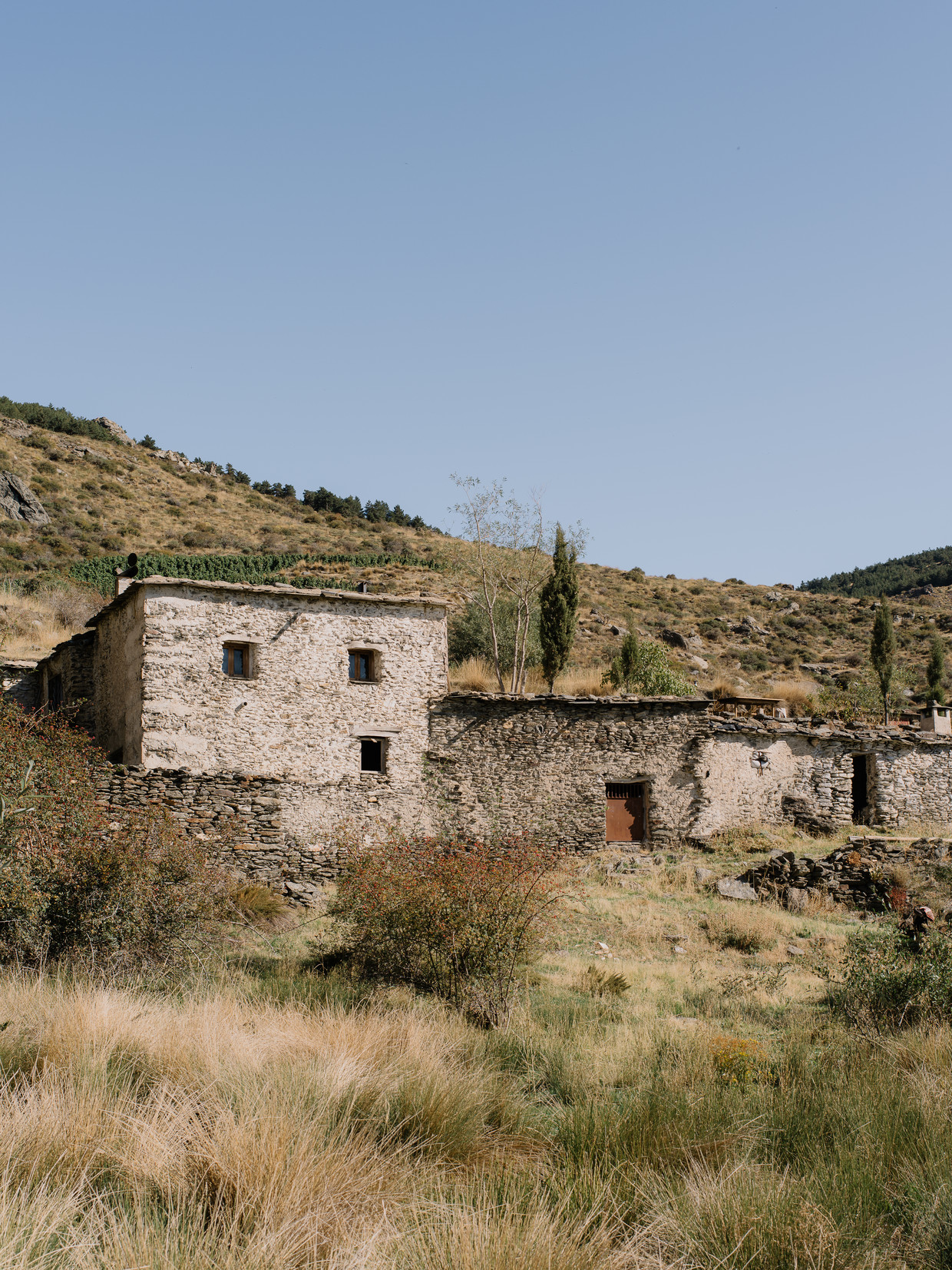 Binnenkijken: de ondergrondse grot in de Sierra Nevada van kunstenaar ...