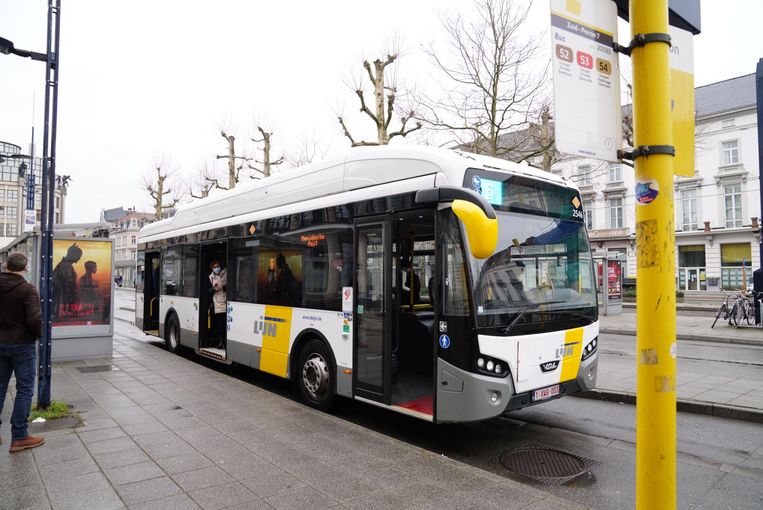 De Lijn wil tot 600 nieuwe elektrische bussen aankopen | De Morgen
