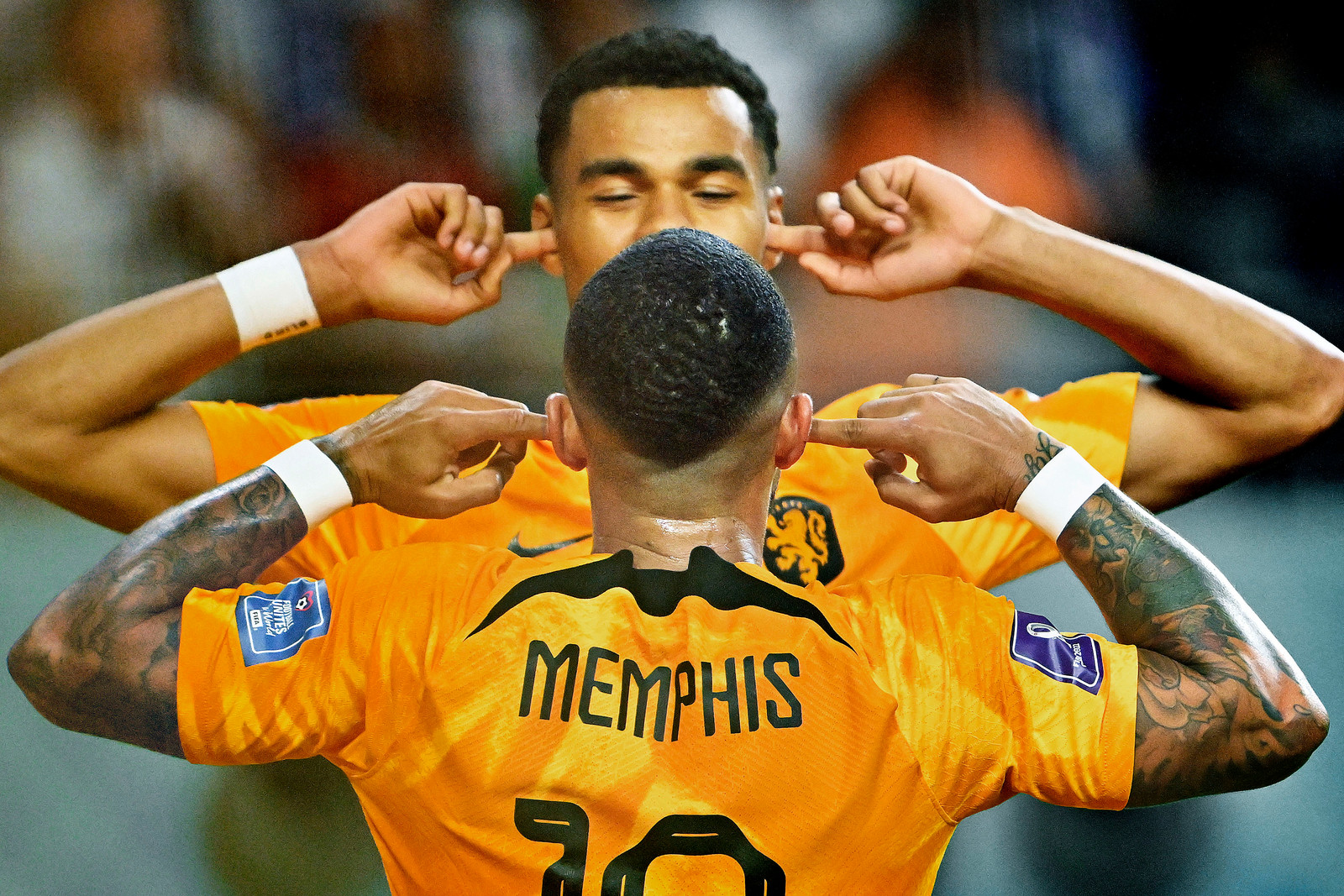 Nederlandse voetballers zoeken steun bij God: ‘Cody Gakpo heeft ons ...