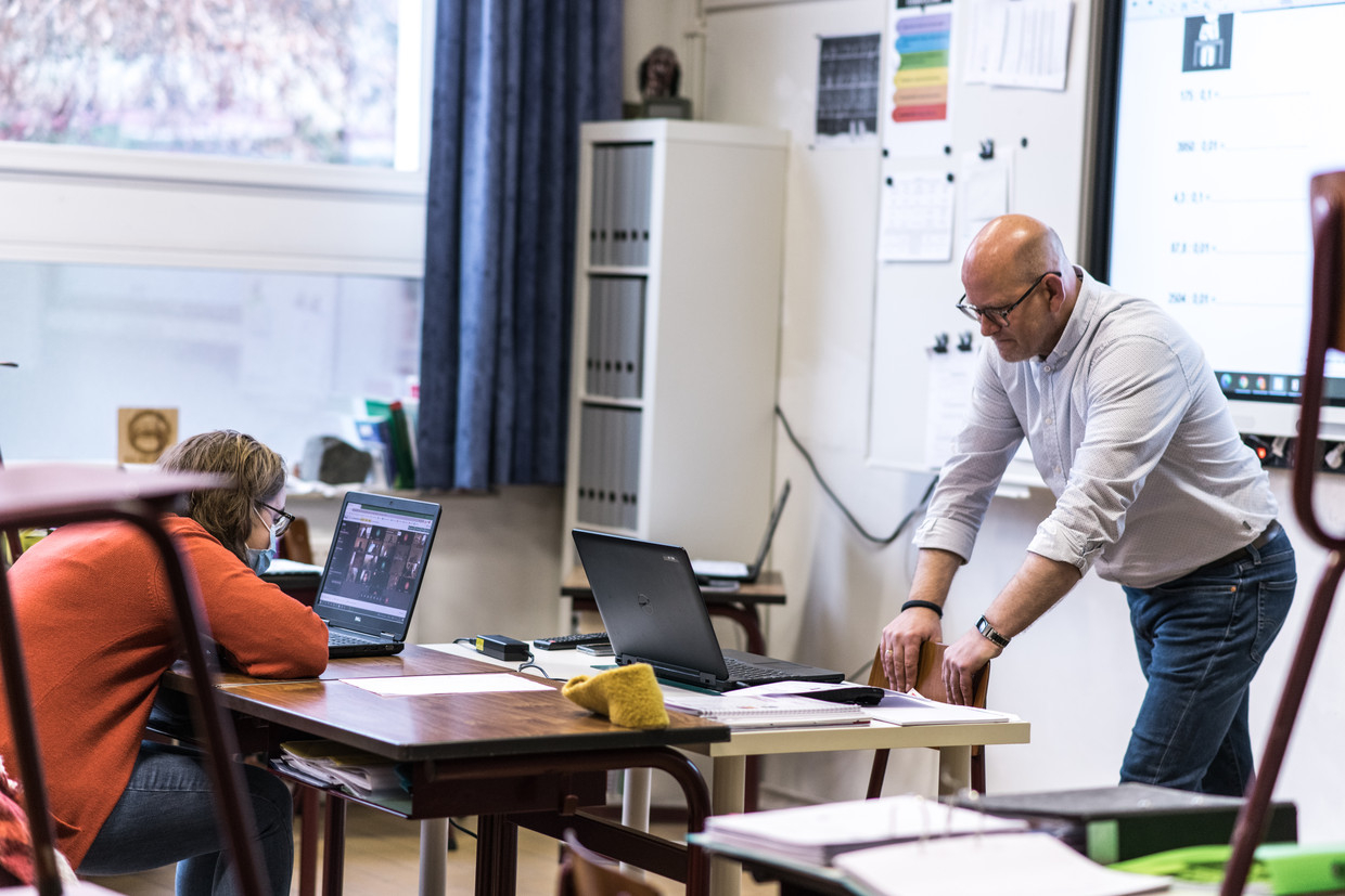 ‘Mijn leerkrachten voelen zich kanonnenvlees’: zo hectisch gaat het ...