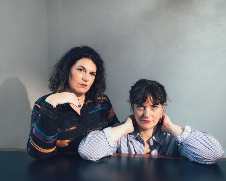 Zussen Eva en Nina Mouton: ‘Bij een tegenslag zeggen mensen soms: ‘ik kwam er sterker uit.’ Daar ...