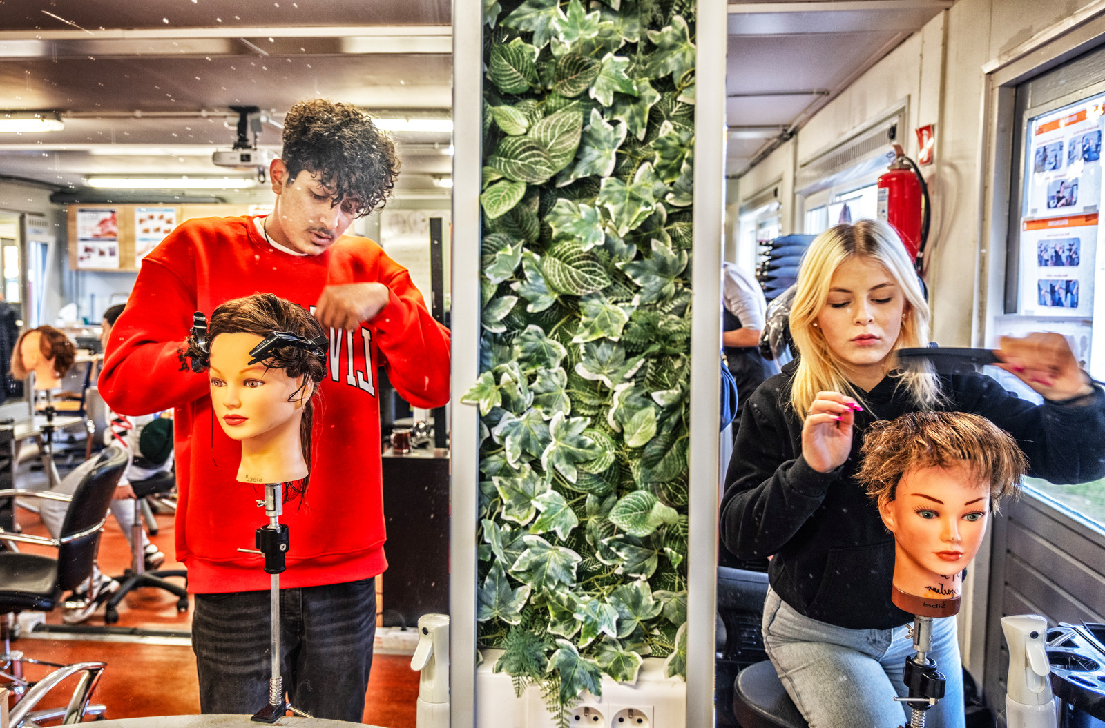 Op bezoek in de Spectrumschool in Deurne: ‘Mijn zus heeft een kapsalon ...