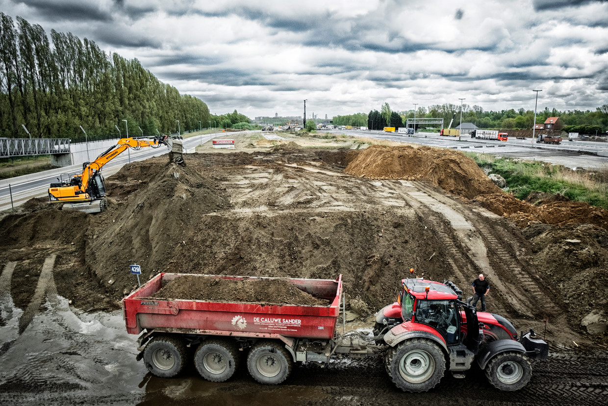 Lantis moet extra pfas-grond afvoeren van Oosterweel-werf | De Morgen