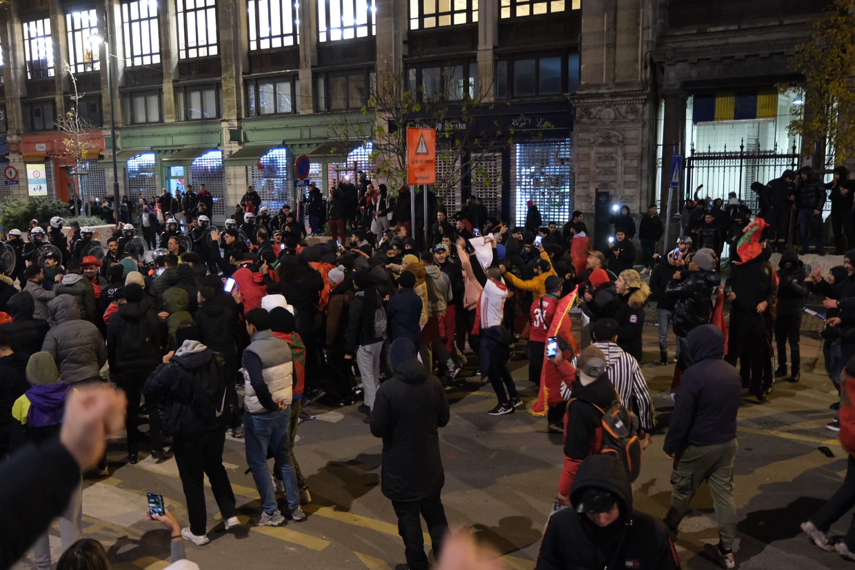 Supporters in Brussel en Antwerpen maken menselijke ketting tussen ...