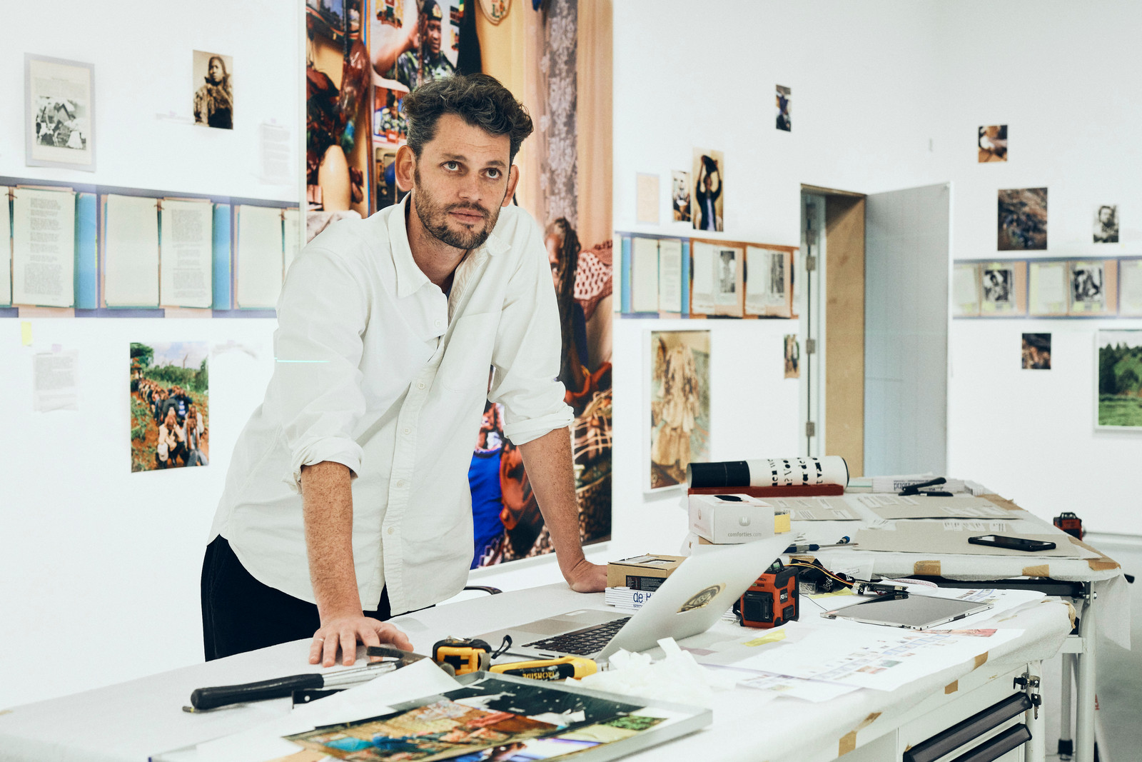 Belgisch fotograaf Max Pinckers: ‘Een foto vertelt helemaal niets’