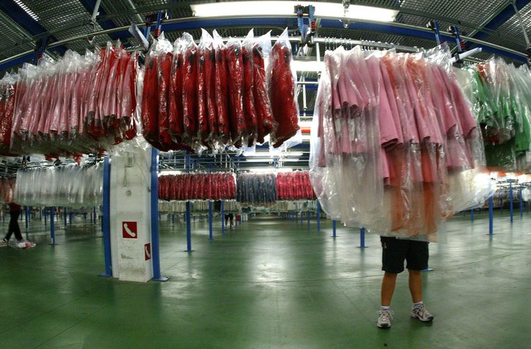 Zitten er giftige stoffen in je kledij? ‘Opvallend hoeveel chemicaliën ...