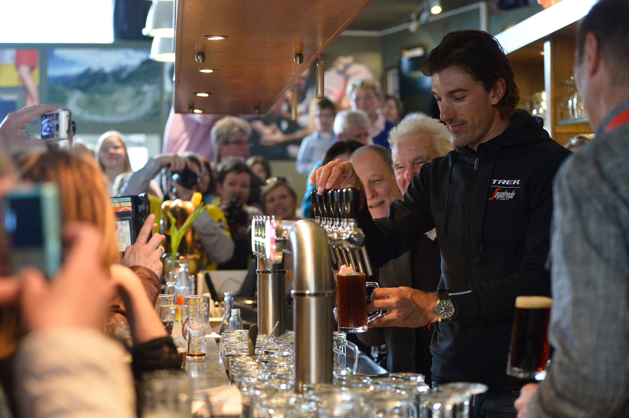 Cancellara tapt pintje bier als afscheid van Belgische fans | De Morgen