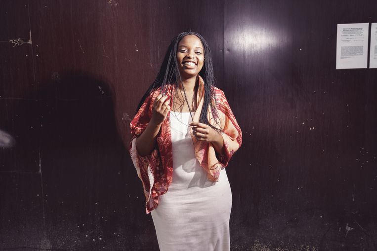 Lisette Ma Neza is de eerste Brusselse stadsdichter | De Morgen