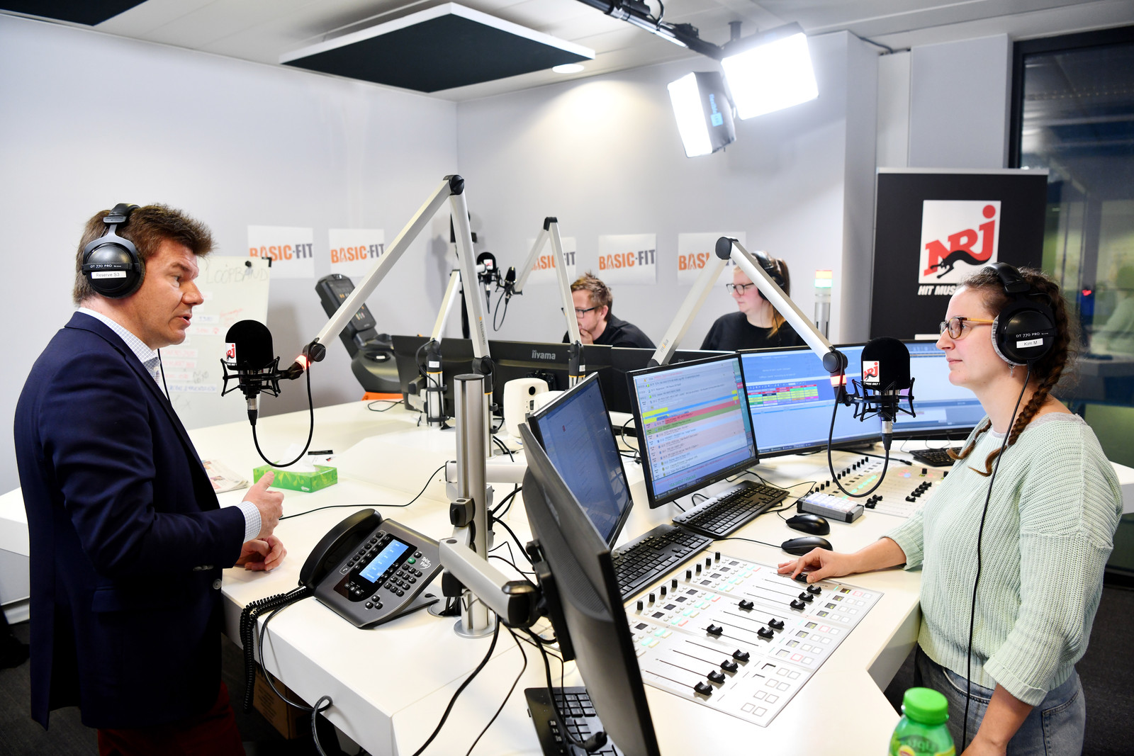 Play Media hertekent radiozenders: make-over Nostalgie moet futloos NRJ ...