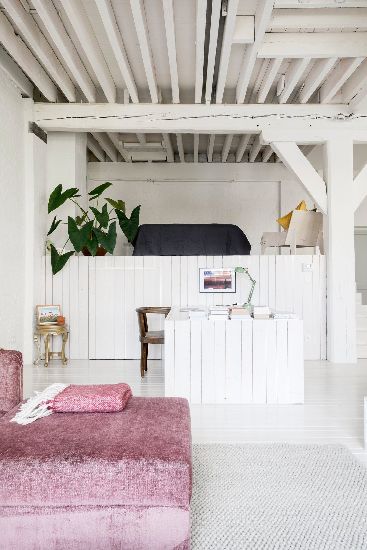 Binnenkijken in een witter dan witte loft | De Morgen