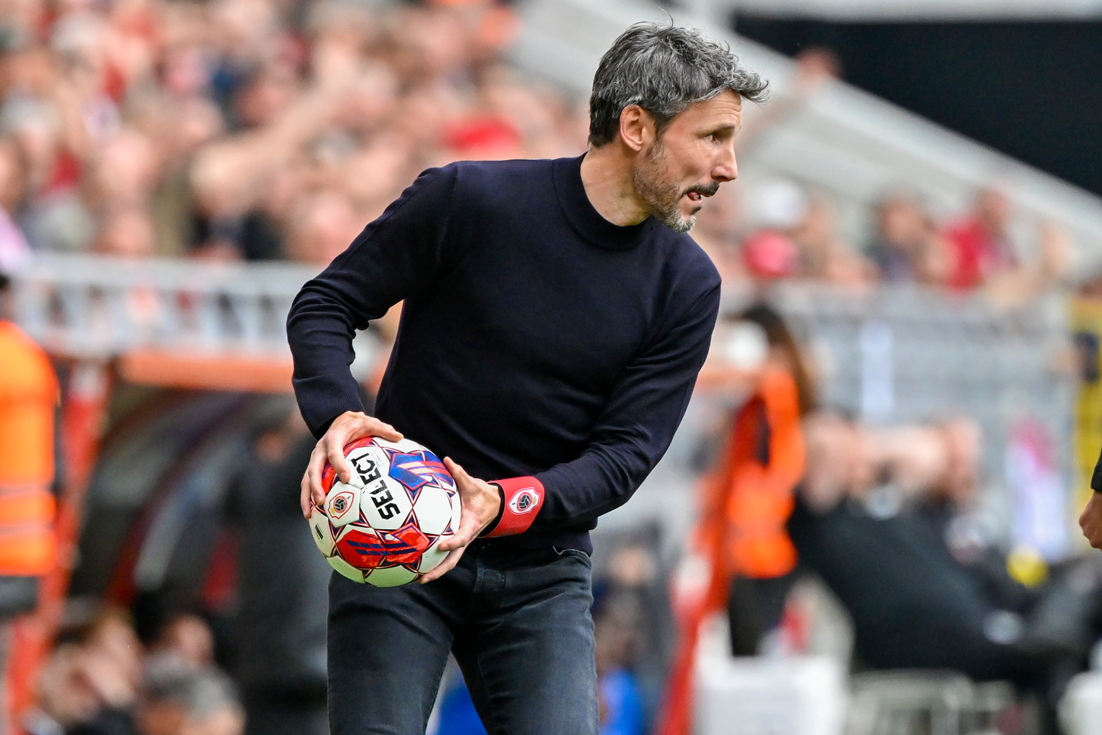 Van Bommel leert Antwerp de truken van de foor: ‘Vier een goal aan de ...