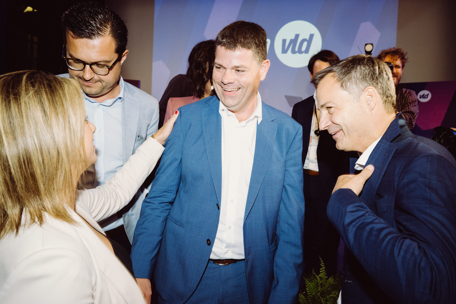 ‘Niet klagen en zuchten’: waarom Open Vld zich dan toch verzamelt rond ...