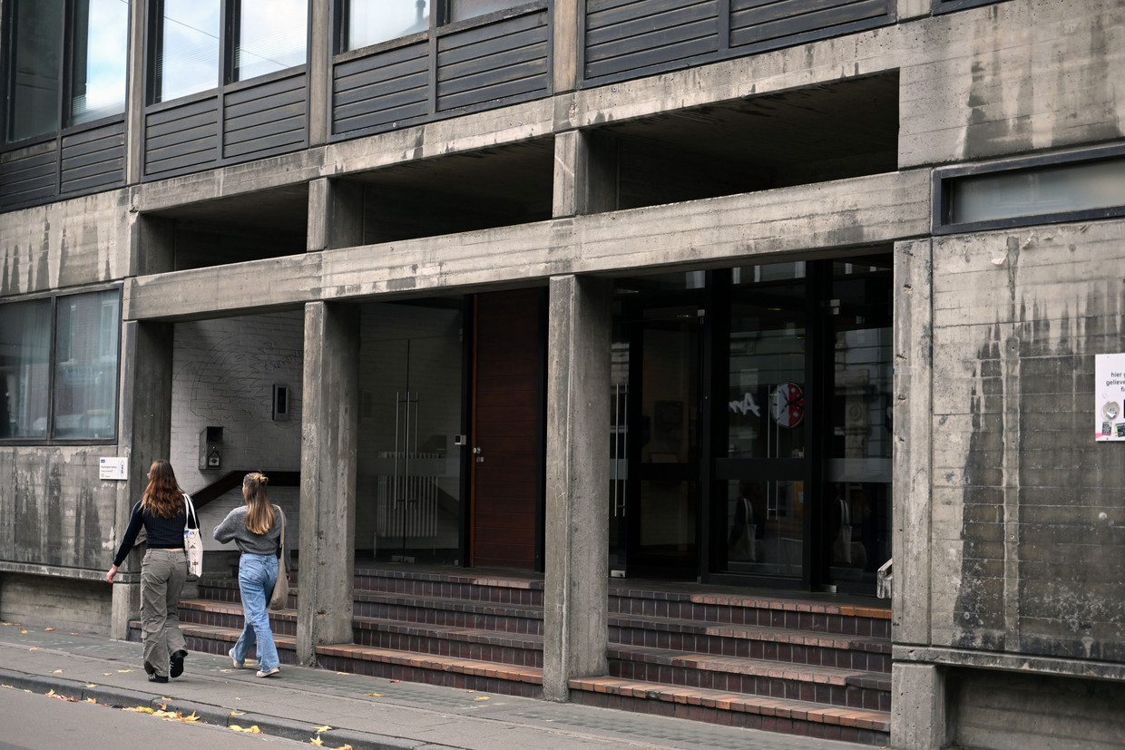 ‘Opgedrongen werkvergaderingen op kot’: studenten stapten in 2010 al ...