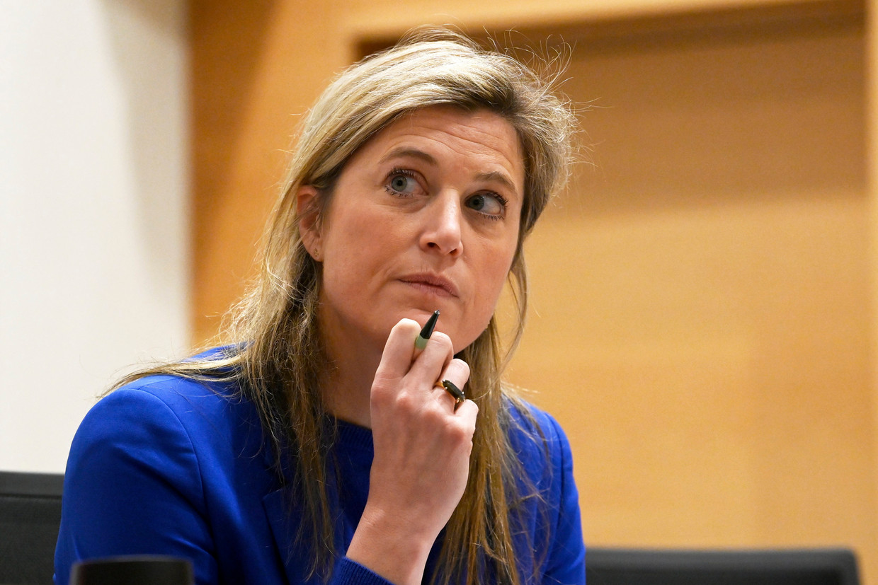 Noodnummers 112 en 1722 in vraag gesteld na lange wachttijden bij ...