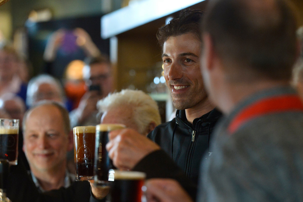 Cancellara tapt pintje bier als afscheid van Belgische fans | De Morgen