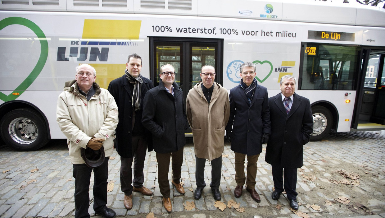 Eerste waterstofbus van De Lijn rijdt uit in Antwerpen | De Morgen