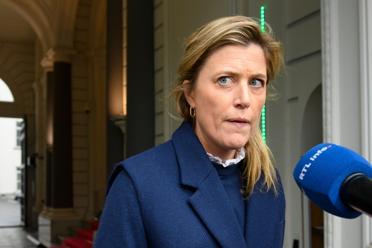 Alle schijnwerpers gericht op Annelies Verlinden: maakte ook de politie ...