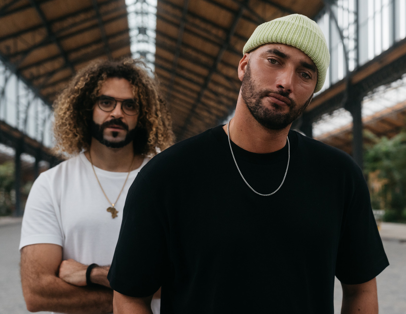 Adil en Bilall maakten met ‘Rebel’ een film over hun eigen generatie ...