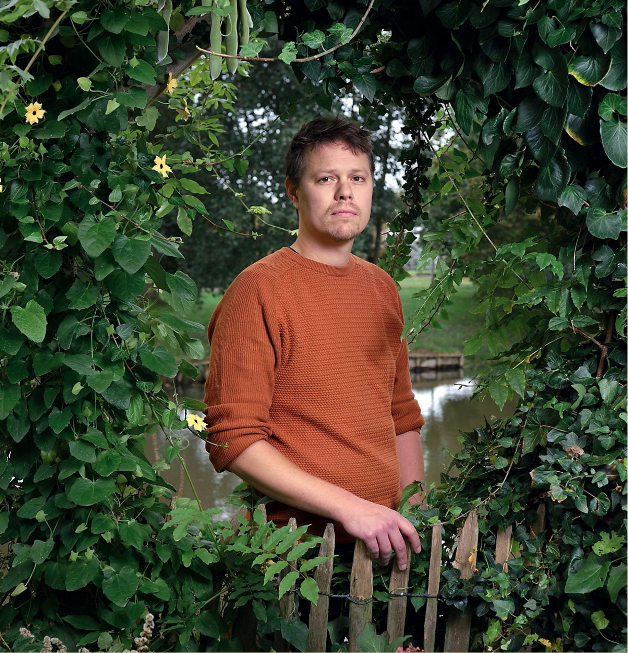 Biopsycholoog Peter Bos: ‘Elkaar aanraken of diep in de ogen kijken ...