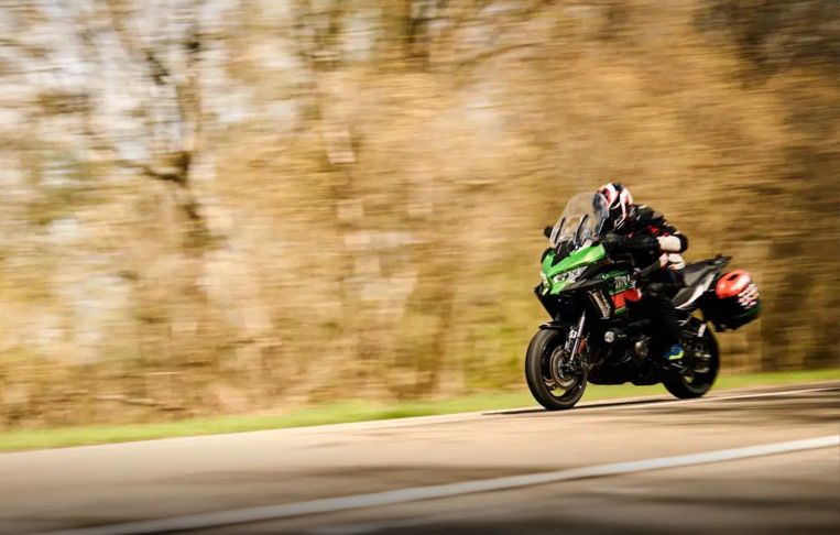 Belgische motorrijder wil op één dag 15 landen doorkruisen: ‘Het is ...