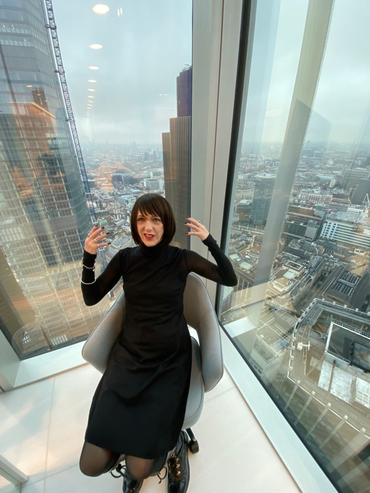 Maak kennis met ‘Dragman’: een superheld in vrouwenkleren | De Morgen