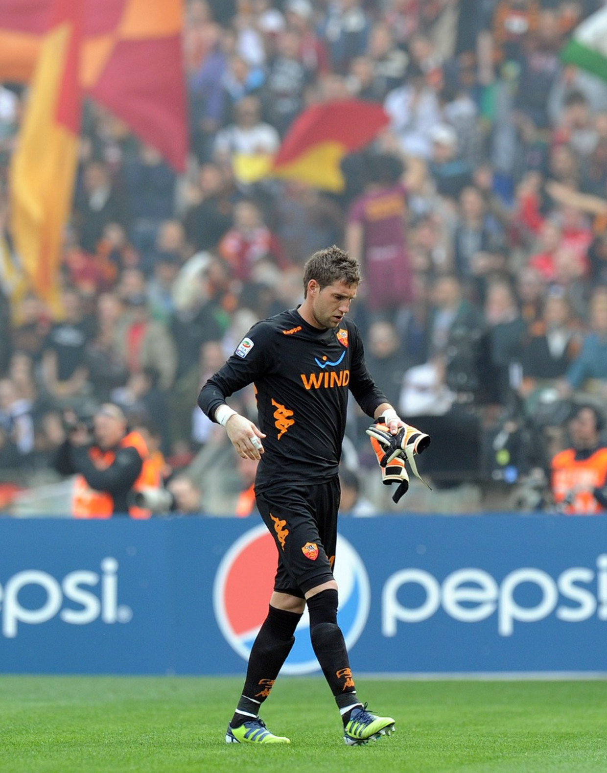 Vroeg rood Stekelenburg cruciaal in Roma-Lazio (1-2) | De Morgen