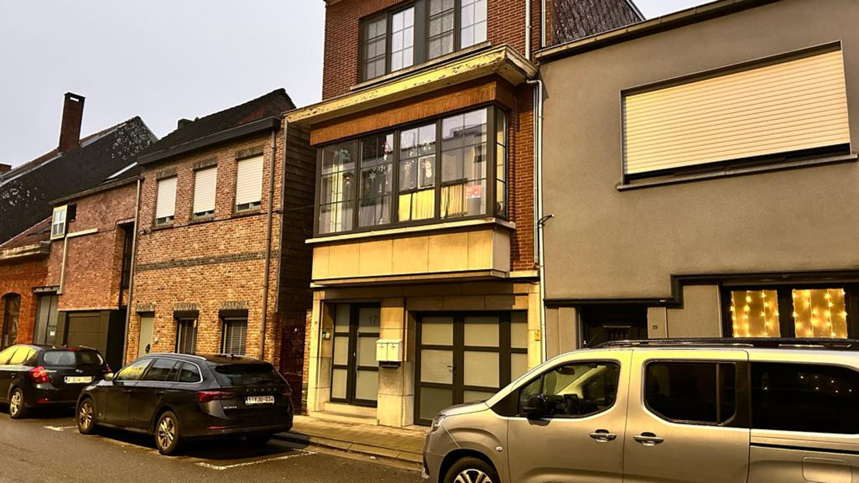 Vrouw dood aangetroffen in huis: vriend van slachtoffer opgepakt door politie