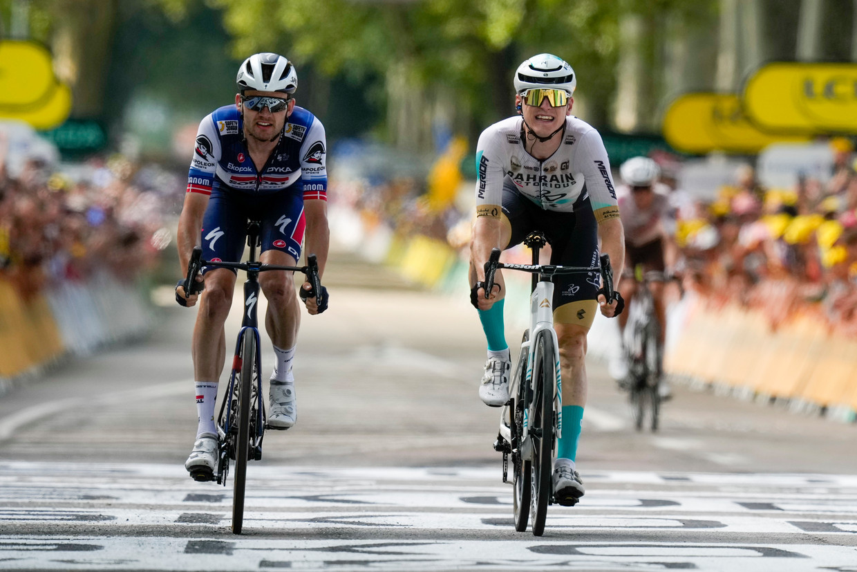 Matej Mohoric wint de 19de etappe in de Ronde van Frankrijk | De Morgen
