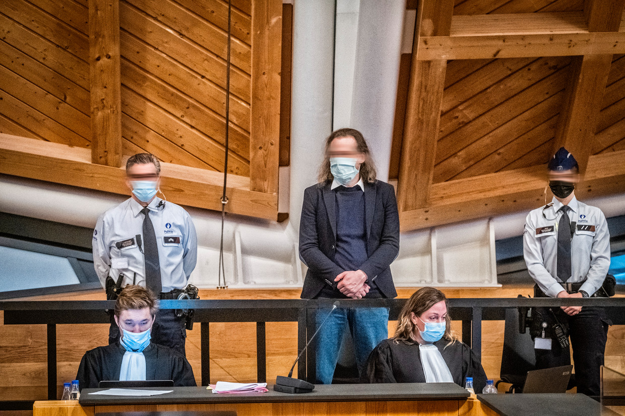 Advocate van beschuldigde Steve Bakelmans stapt op tijdens proces Julie ...