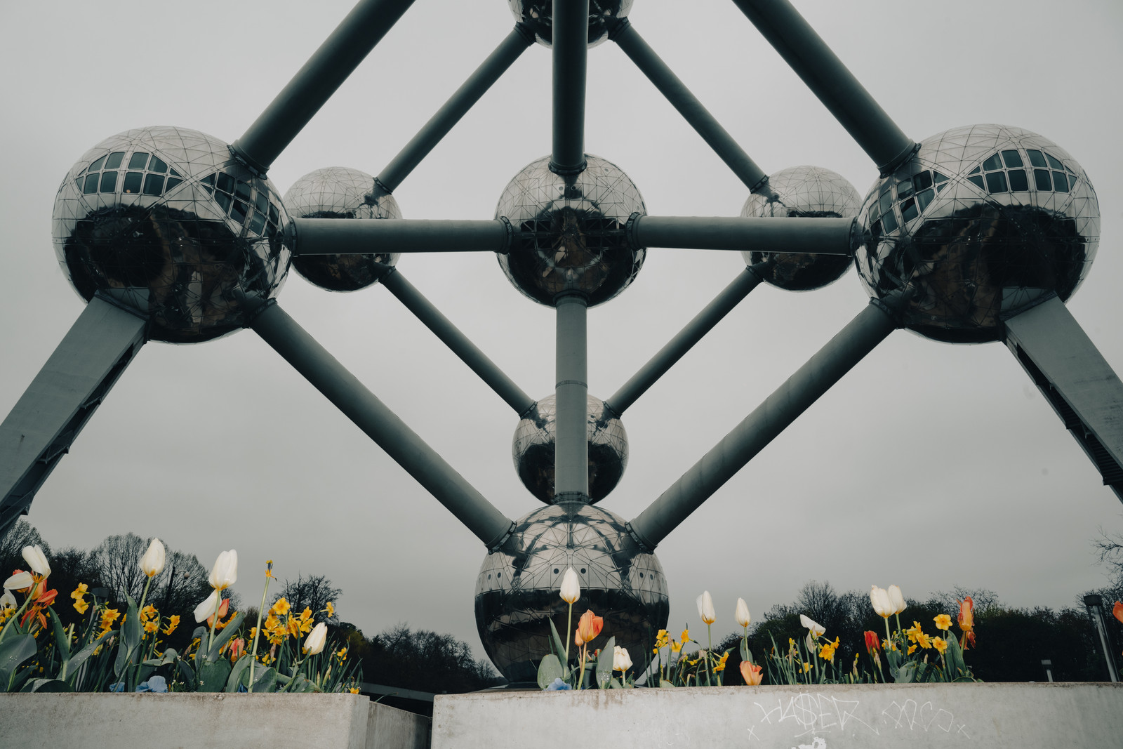 ‘Dit moest symbool zijn van een hoopvolle toekomst’: het Atomium blaast ...