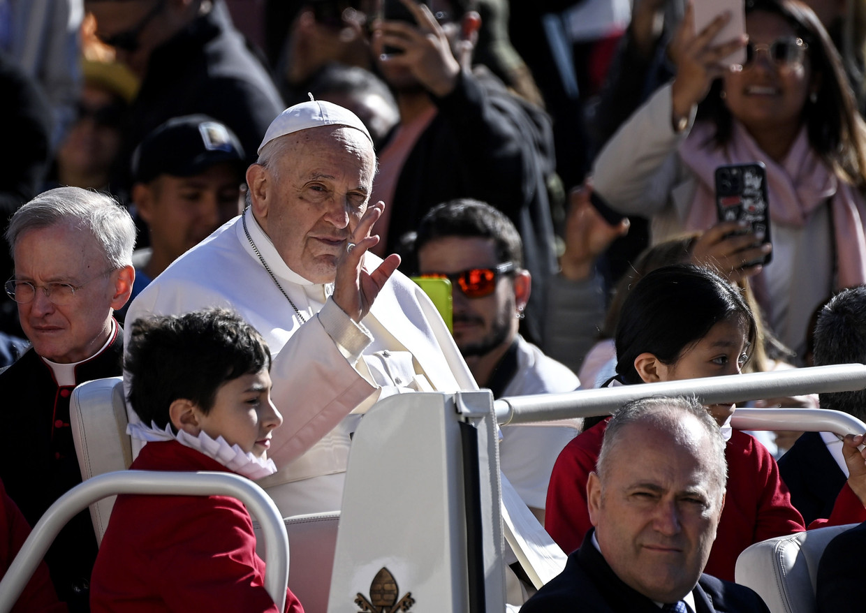 Paus geeft ook vrouwen stemrecht bij bisschoppensynode in Rome