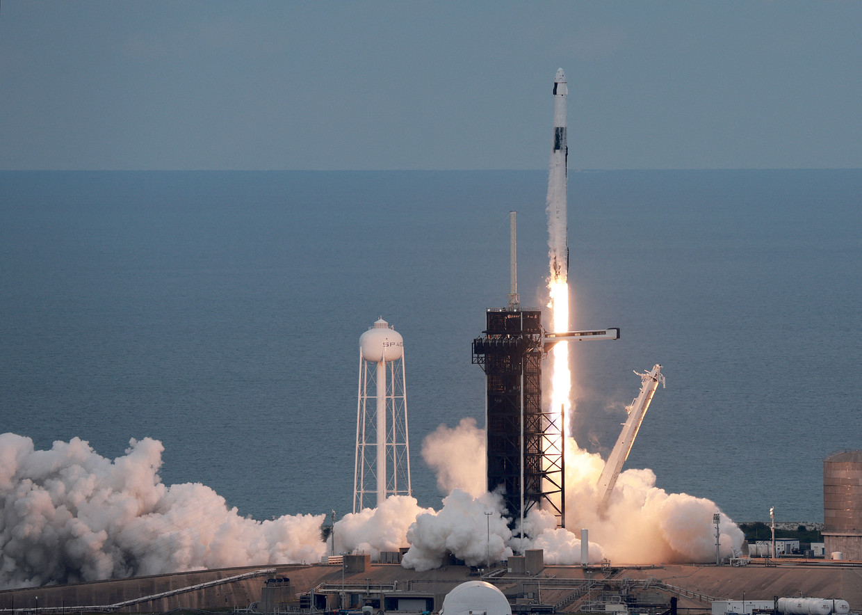 SpaceX lanceert private missie naar ISS, met eerste vrouwelijke ...