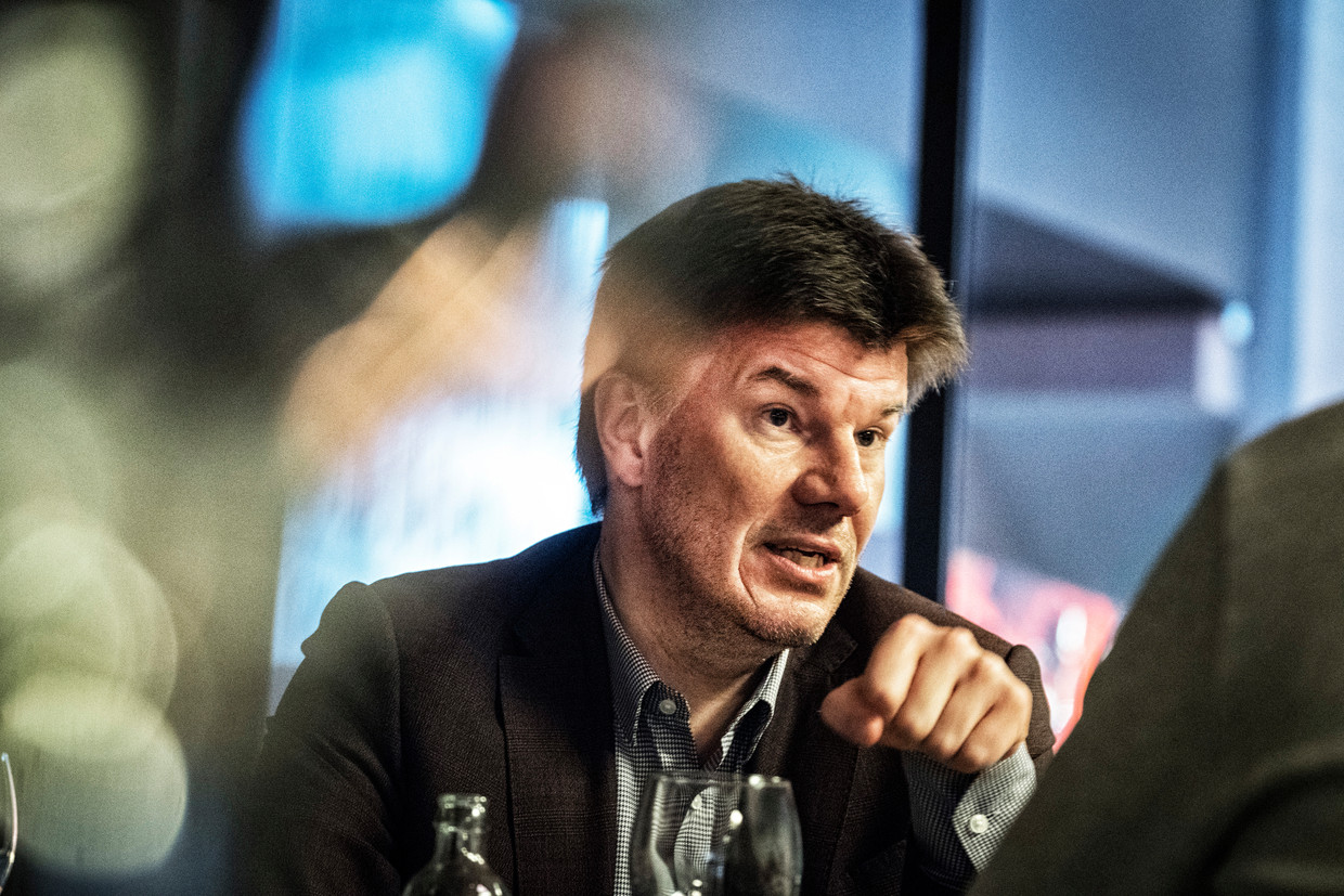 Sven Gatz wil reclame doorspoelen verbieden | De Morgen