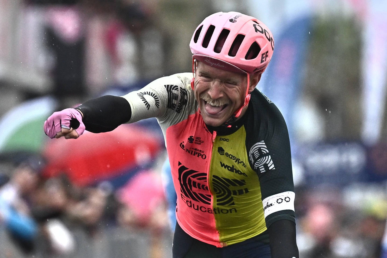Magnus Cort Nielsen wint Giro-rit en voltooit hattrick in grote rondes