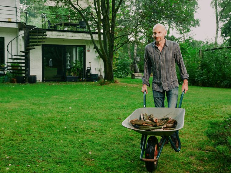 Leven en laten leven met theatermaker Peter Van den Eede | De Morgen