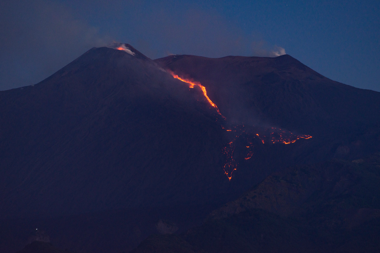 Etna opnieuw actief: prachtige beelden van gutsende lava | De Morgen