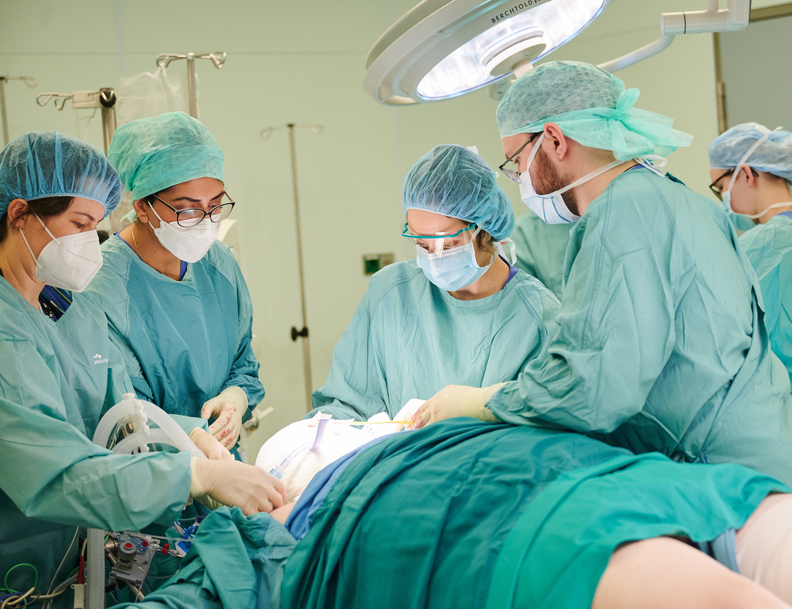 Vrouwelijke chirurg voor operatie? Dan heb je minder kans op complicaties