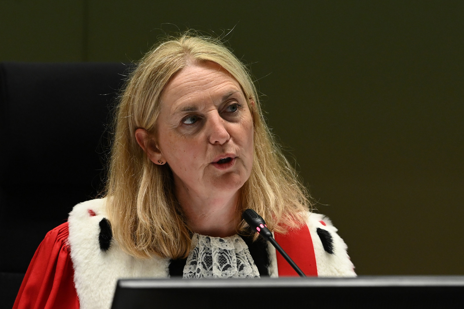 Rechter terreurproces: ‘Ik beveel afbraak glazen kooien’ | De Morgen