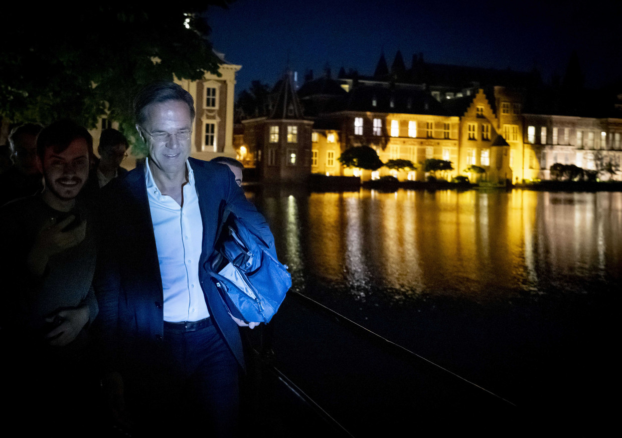 Nederlandse oppositie wil van premier Rutte af: hij zou het eigenbelang ...