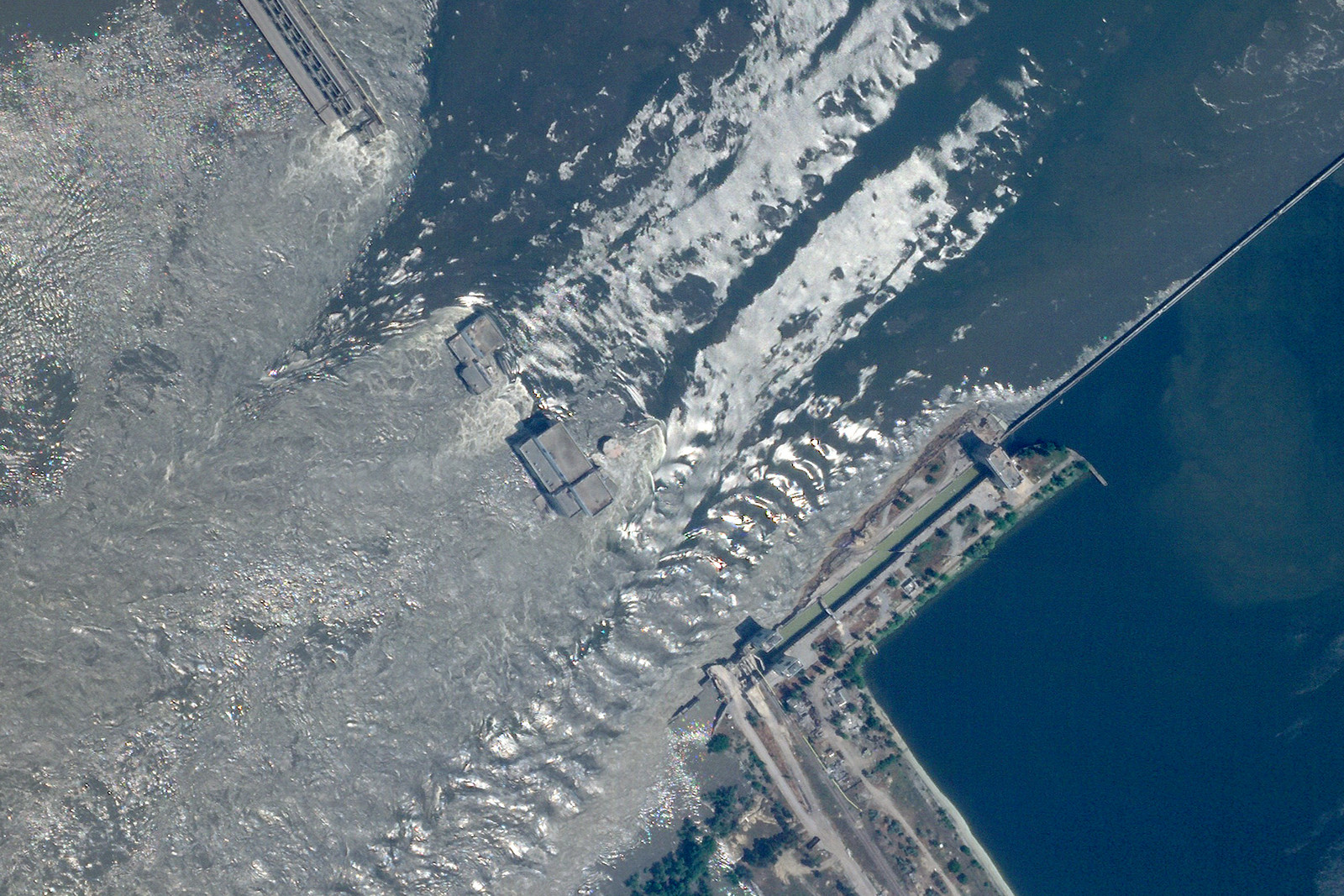 Nieuwe satellietbeelden tonen hoe gigantische hoeveelheid water door ...